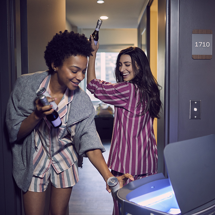 High-Tech Hotel Features & Services | Aloft Hotels